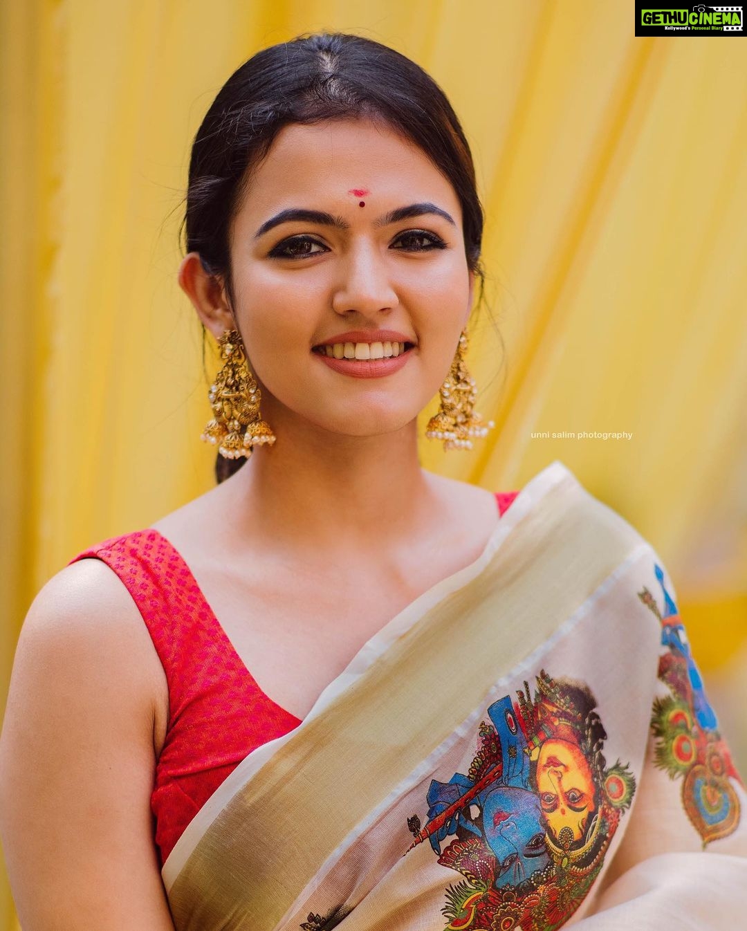 Aparna Das Instagram – My Favorite attire 😍 Thank you @unni_salim for ...