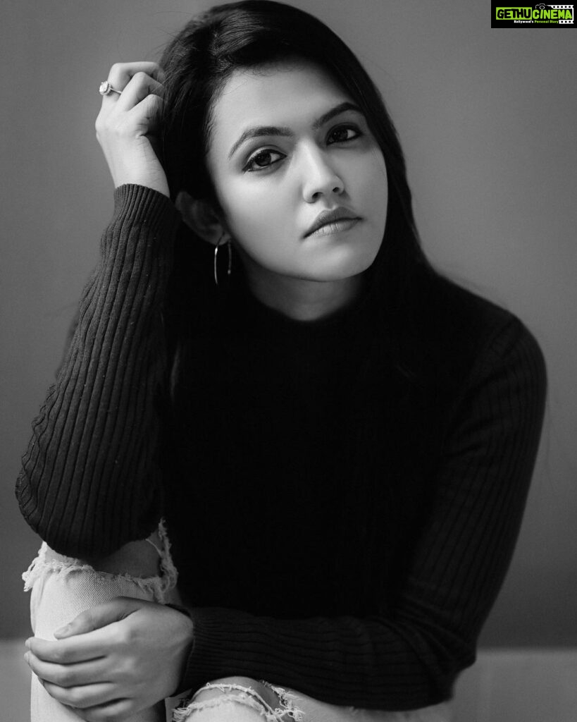 Actress Aparna Das HD Photos and Wallpapers June 2020 - Gethu Cinema