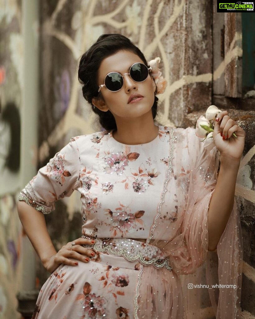 Actress Aparna Das HD Photos and Wallpapers December 2019 - Gethu Cinema