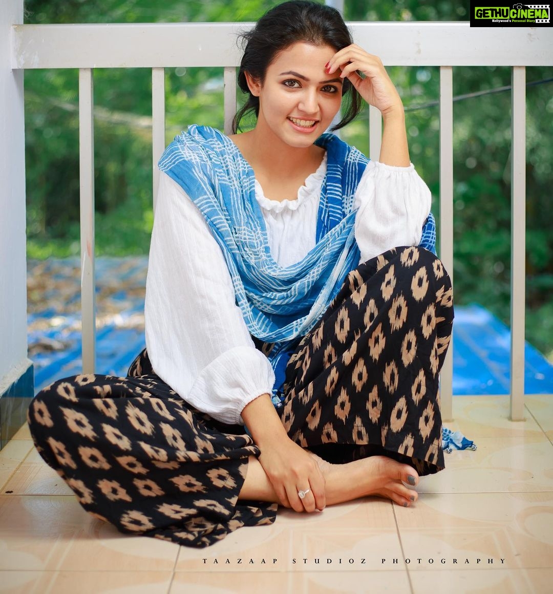 Aparna Das Instagram – 🦋🦋🦋🦋 . . That shawl is sreeja’s from manoharam ...