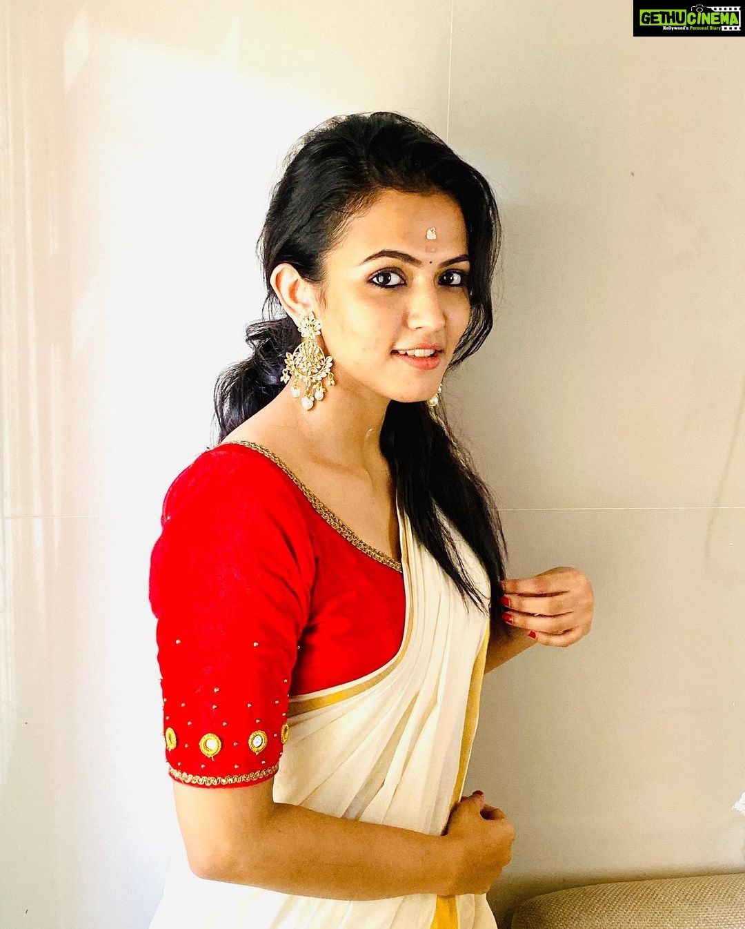 Actress Aparna Das HD Instagram Photos and Wallpapers April 2022 ...