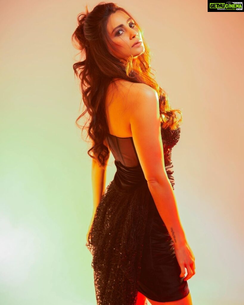 Actress Daisy Shah HD Instagram Photos and Wallpapers May 2022 | Gethu ...