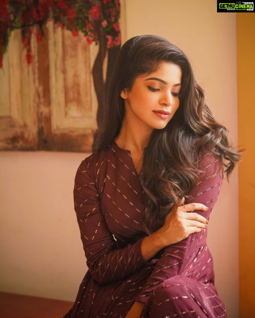 Actress Divya Bharathi HD Photos and Wallpapers August 2021 | Gethu Cinema