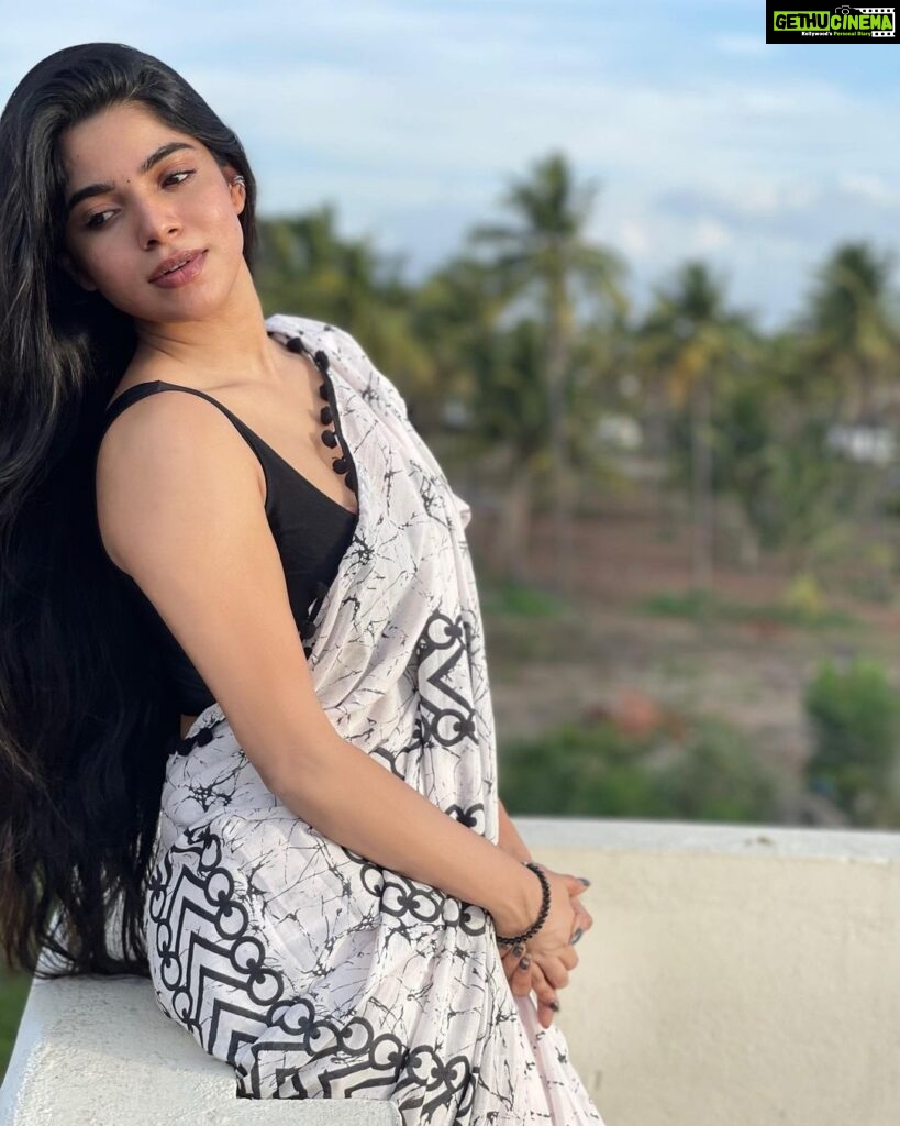 Actress Divya Bharathi HD Instagram Photos and Wallpapers January 2022 ...