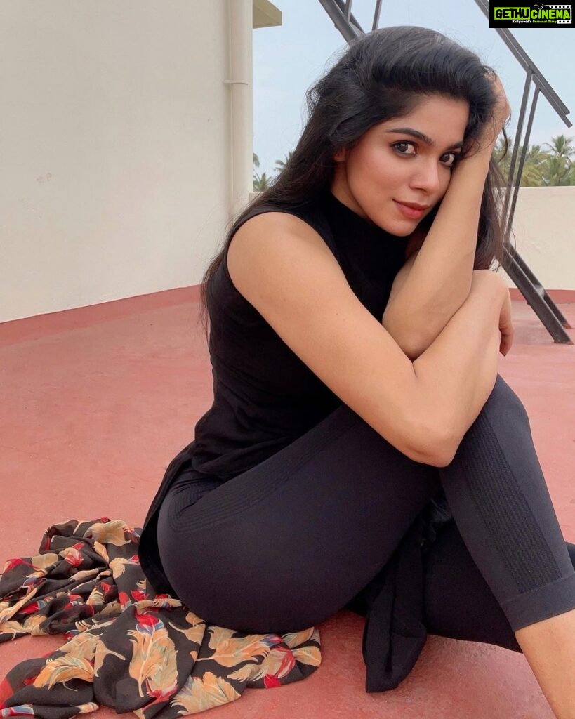 Actress Divya Bharathi HD Instagram Photos and Wallpapers June 2021 ...