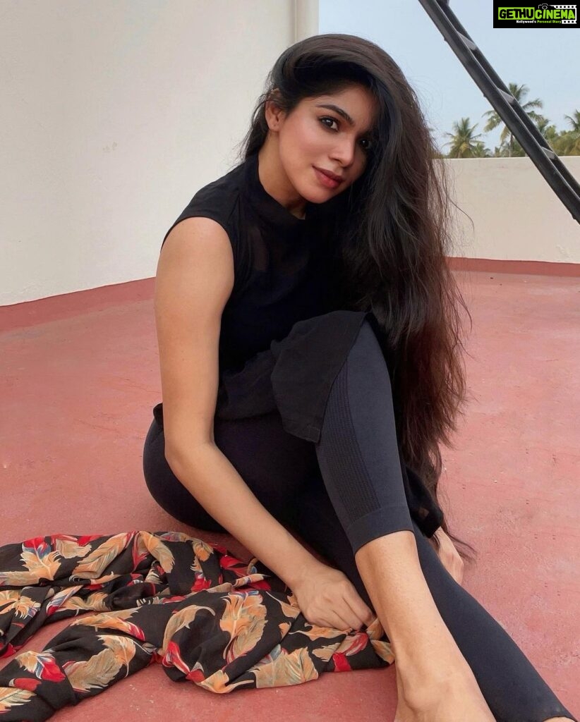 Actress Divya Bharathi HD Instagram Photos and Wallpapers June 2021 ...