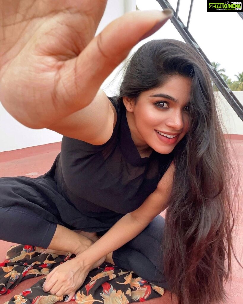 Actress Divya Bharathi HD Instagram Photos and Wallpapers June 2021 ...