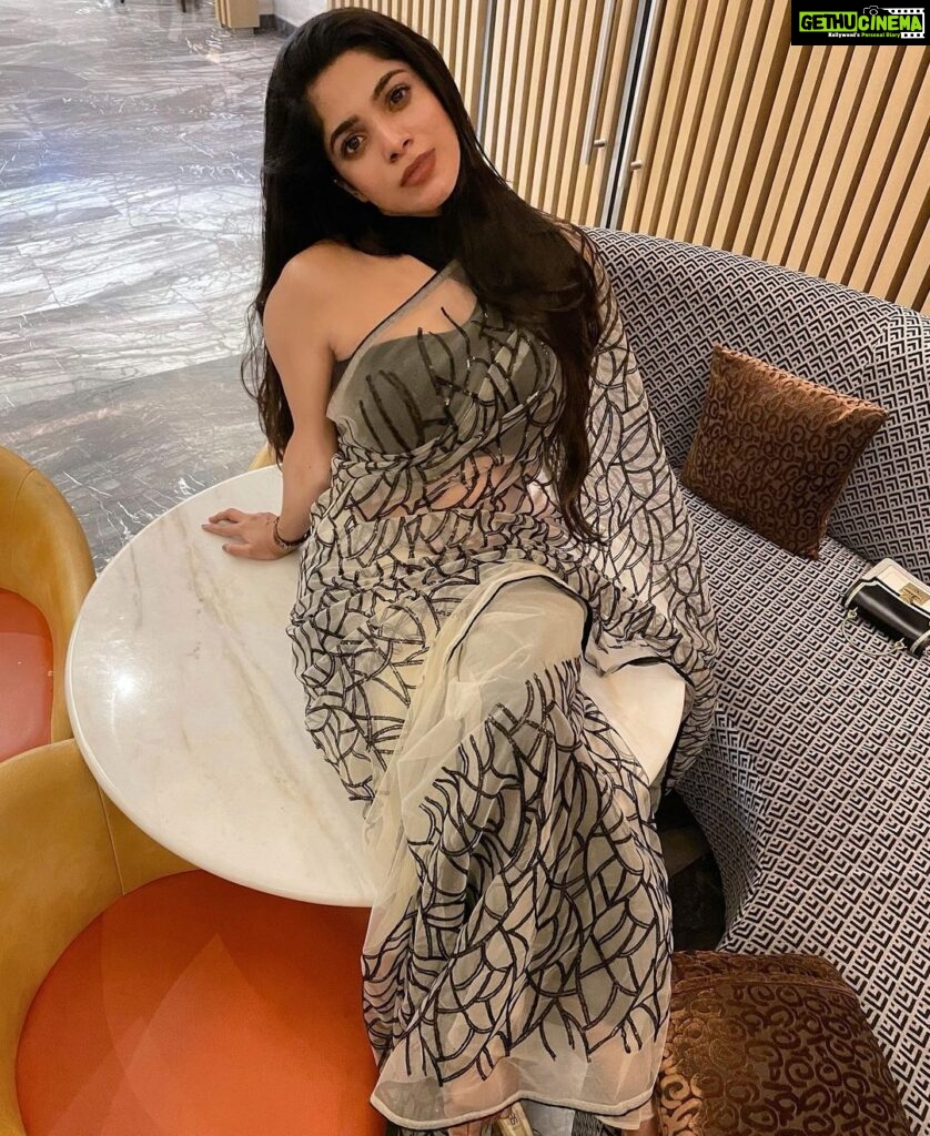 Actress Divya Bharathi HD Instagram Photos and Wallpapers January 2021 ...