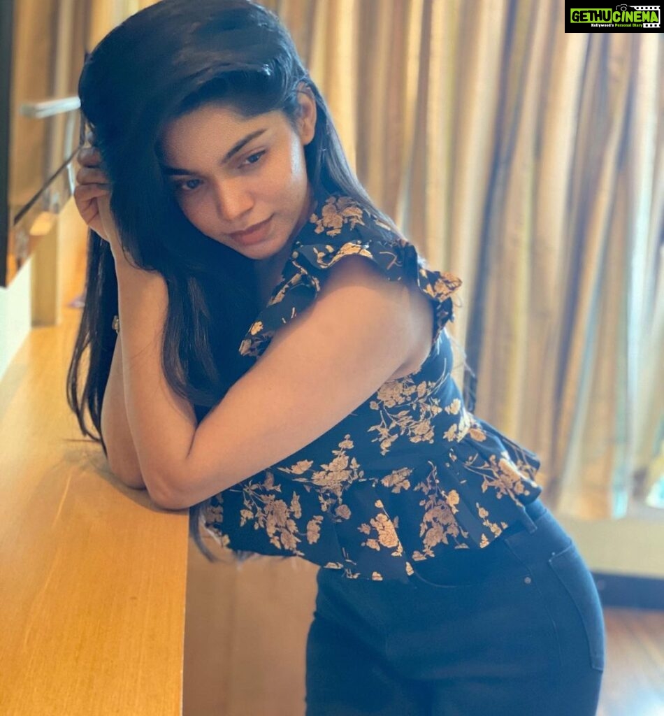 Actress Divya Bharathi HD Photos and Wallpapers November 2020 | Gethu ...