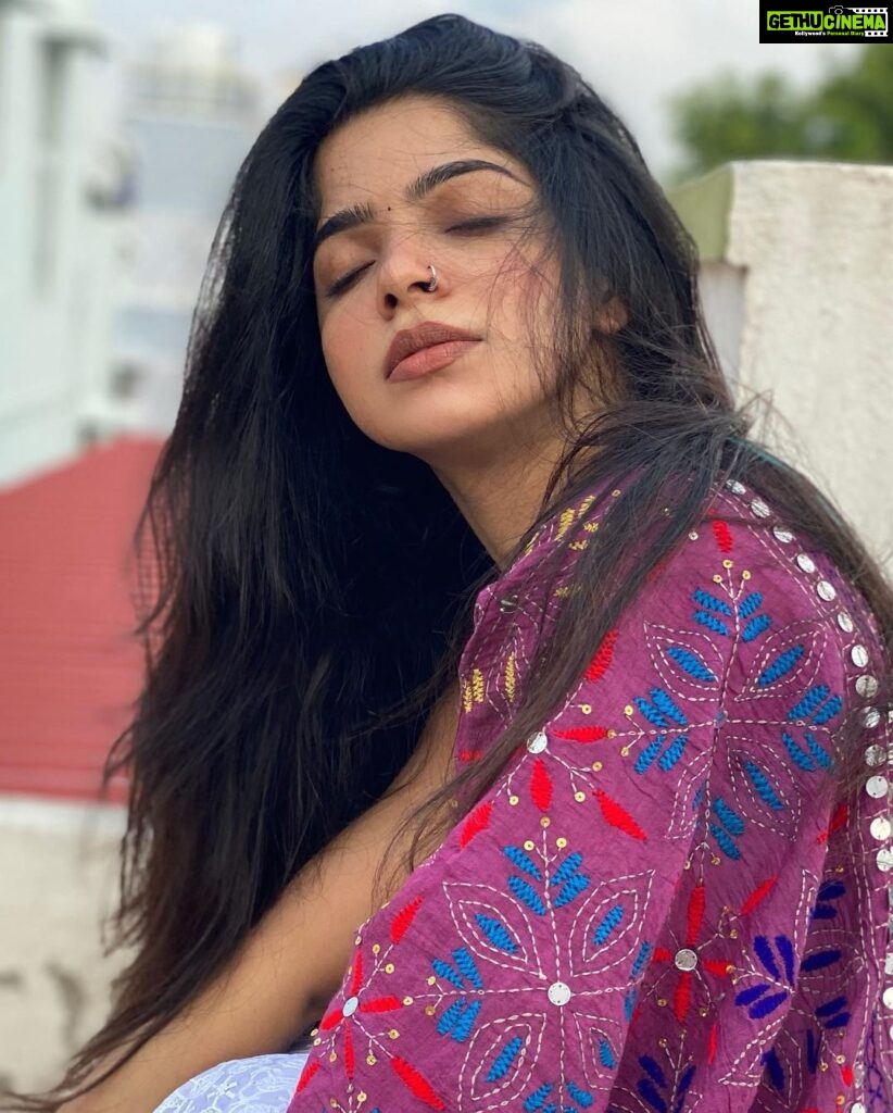 Actress Divya Bharathi HD Photos and Wallpapers August 2020 - Gethu Cinema