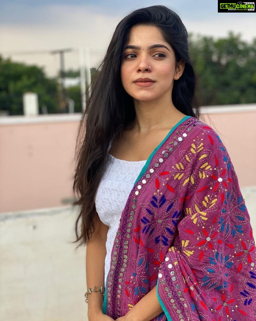 Actress Divya Bharathi HD Photos and Wallpapers August 2020 - Gethu Cinema