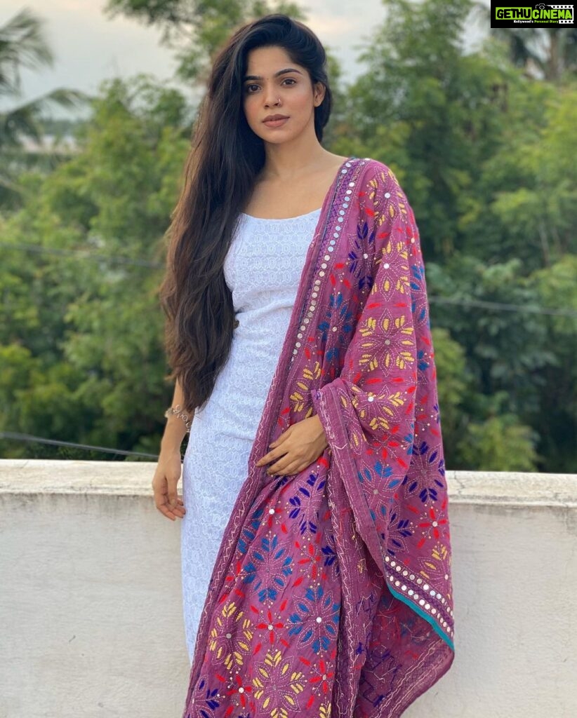 Actress Divya Bharathi HD Instagram Photos and Wallpapers August 2020 ...