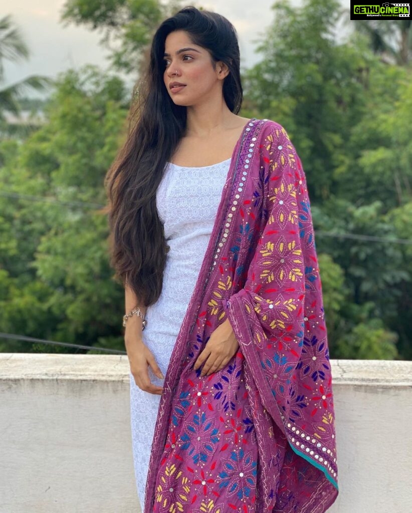 Actress Divya Bharathi HD Instagram Photos and Wallpapers August 2020 ...