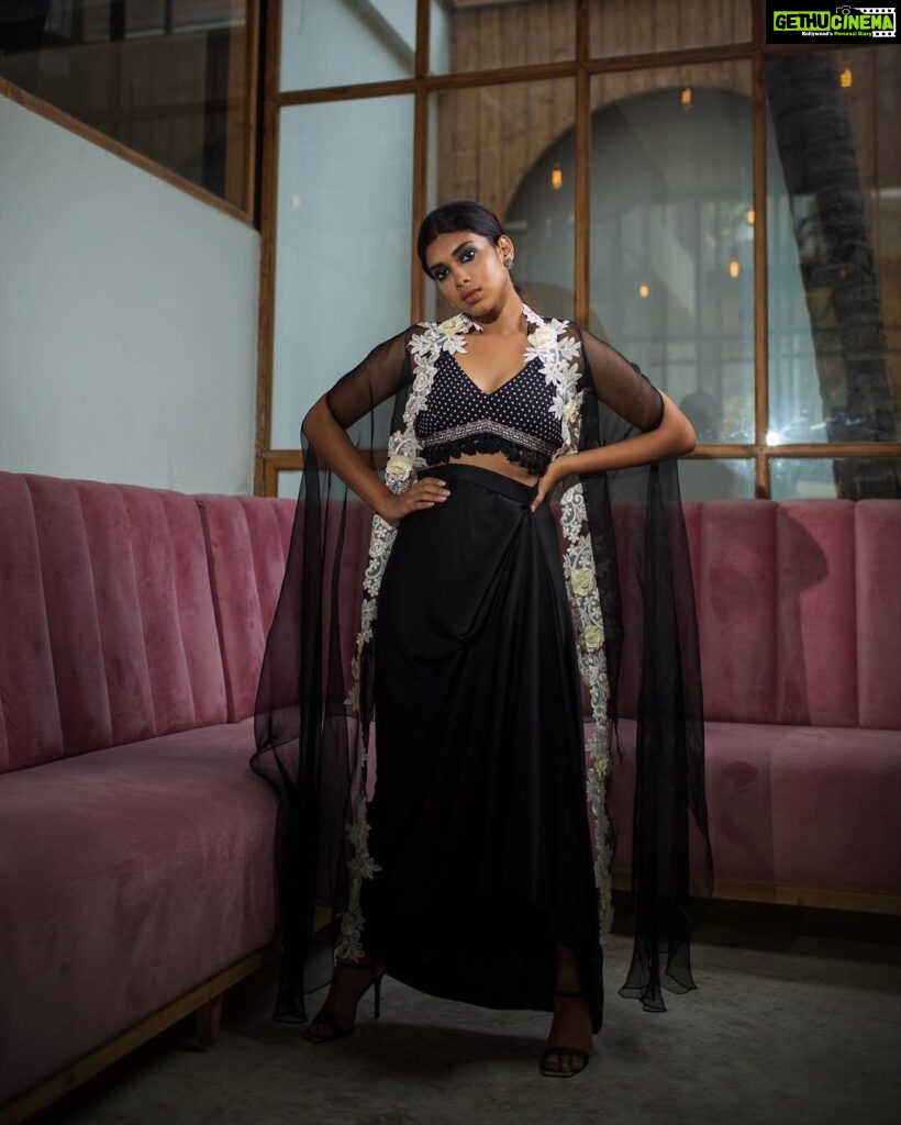 Actress Dushara Vijayan HD Instagram Photos and Wallpapers September ...