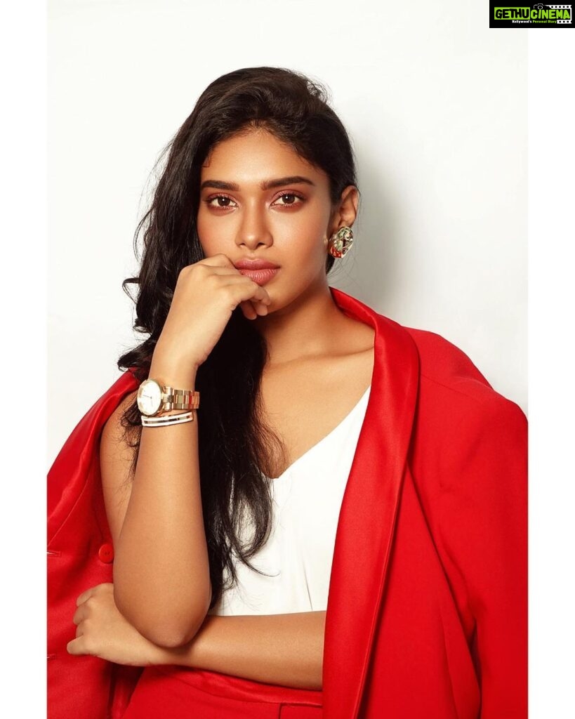 Actress Dushara Vijayan HD Instagram Photos and Wallpapers June 2020 ...
