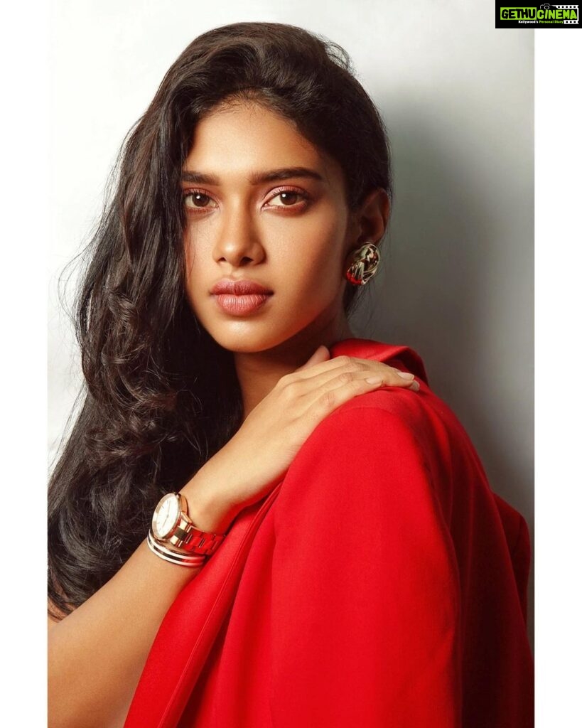 Actress Dushara Vijayan HD Instagram Photos and Wallpapers June 2020 ...