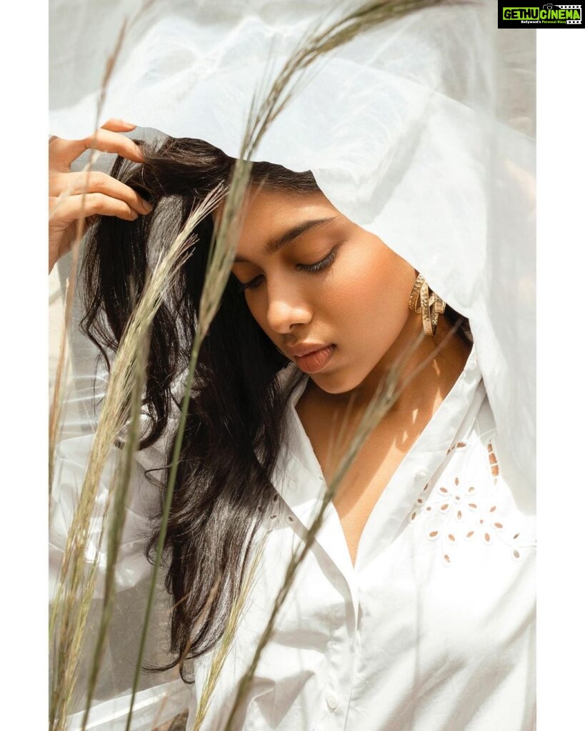 Actress Dushara Vijayan HD Instagram Photos and Wallpapers June 2020 ...