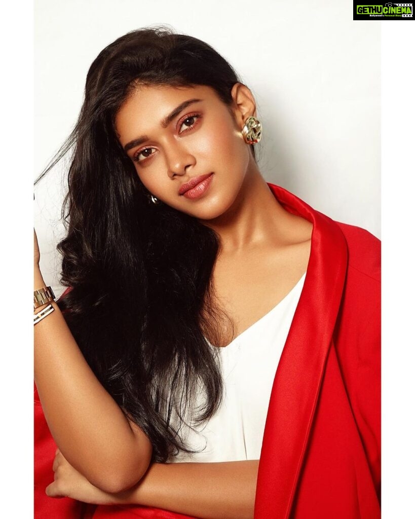 Actress Dushara Vijayan HD Instagram Photos and Wallpapers June 2020 ...
