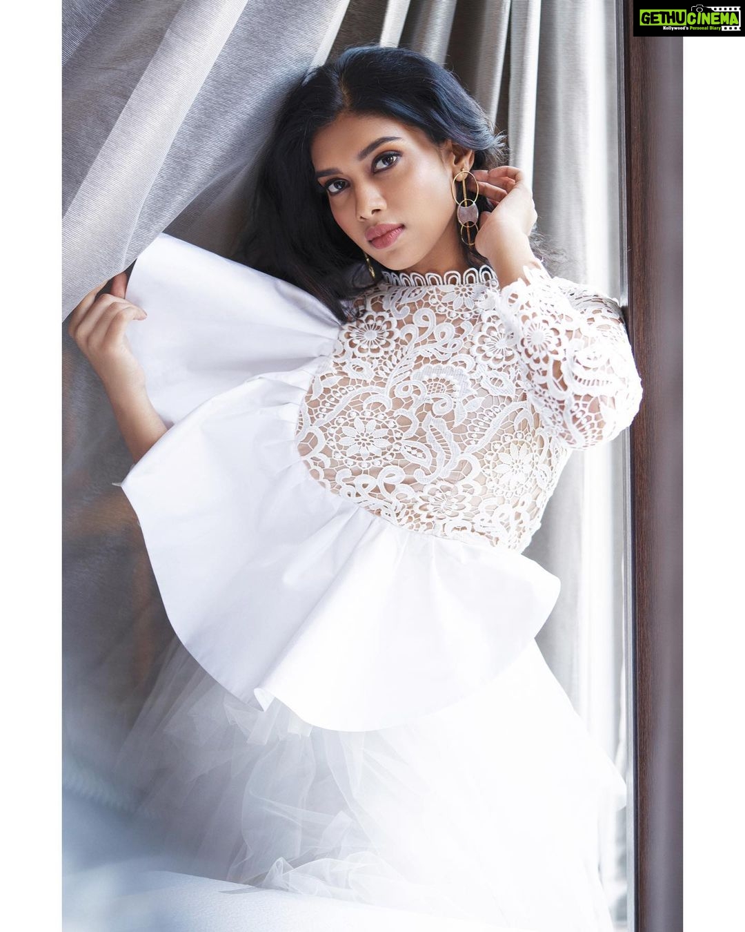 Actress Dushara Vijayan HD Instagram Photos and Wallpapers May 2020 ...