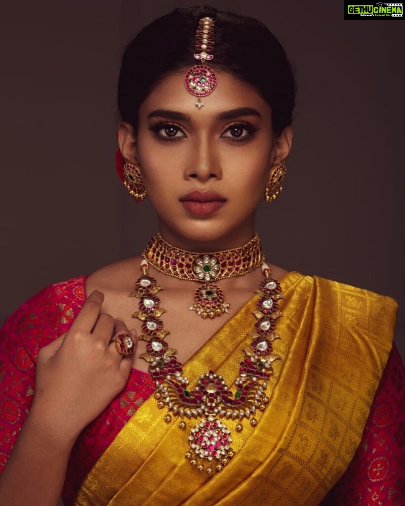 Dushara Vijayan Instagram - Shot by : @parvathamsuhasphotography ...