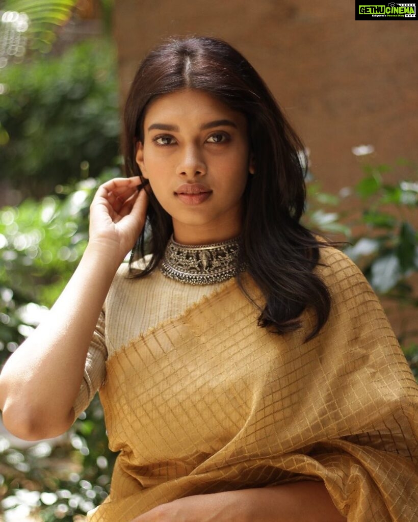 Actress Dushara Vijayan HD Photos and Wallpapers July 2019 | Gethu Cinema