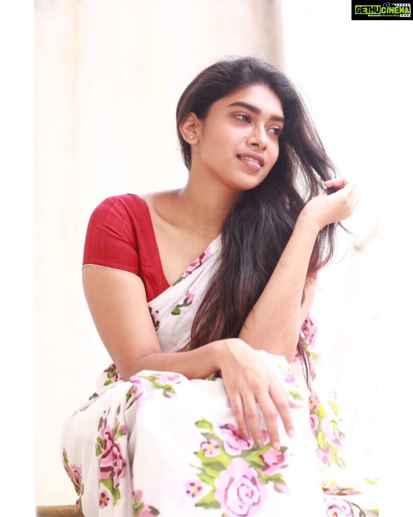 Actress Dushara Vijayan HD Instagram Photos and Wallpapers June 2019 ...