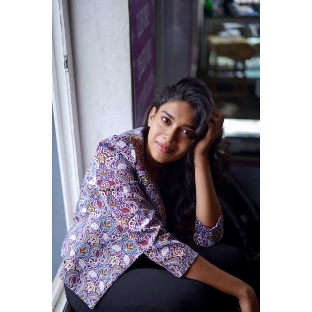 Actress Dushara Vijayan HD Photos and Wallpapers June 2019 | Gethu Cinema