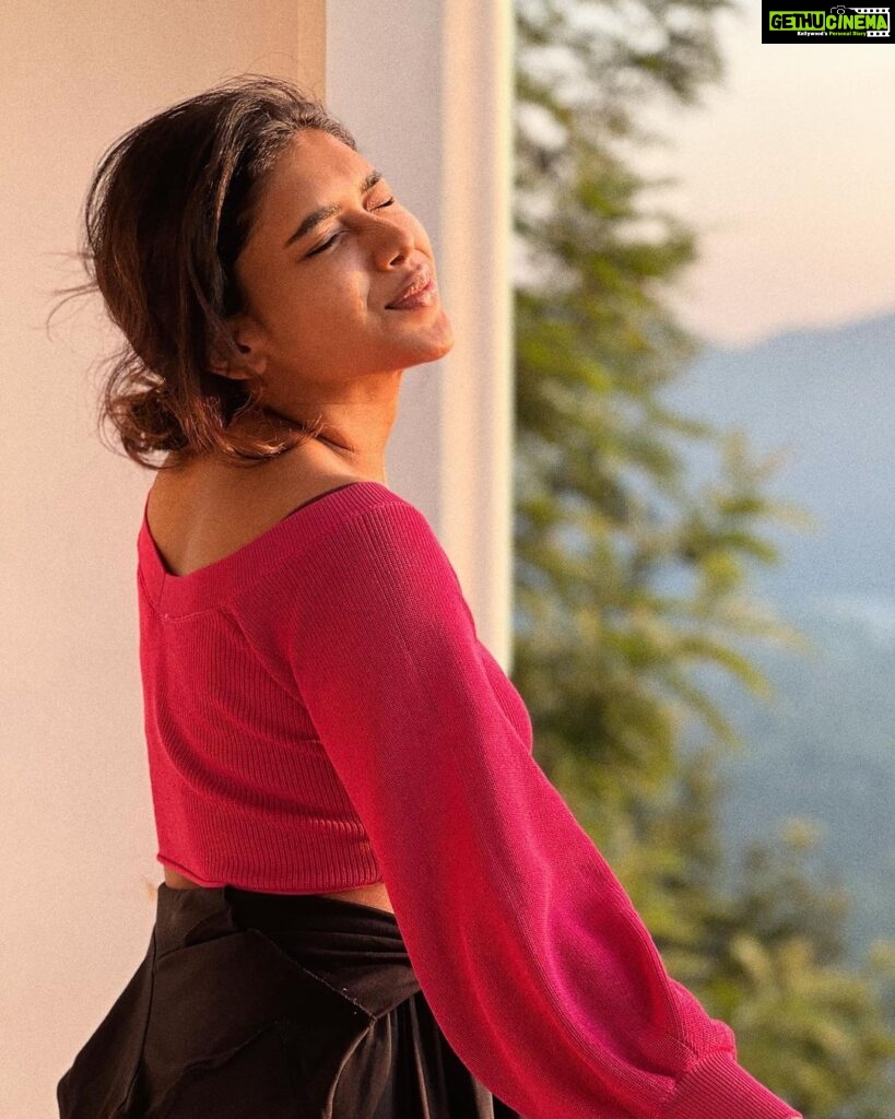 Actress Dushara Vijayan HD Photos and Wallpapers March 2022 - Gethu Cinema