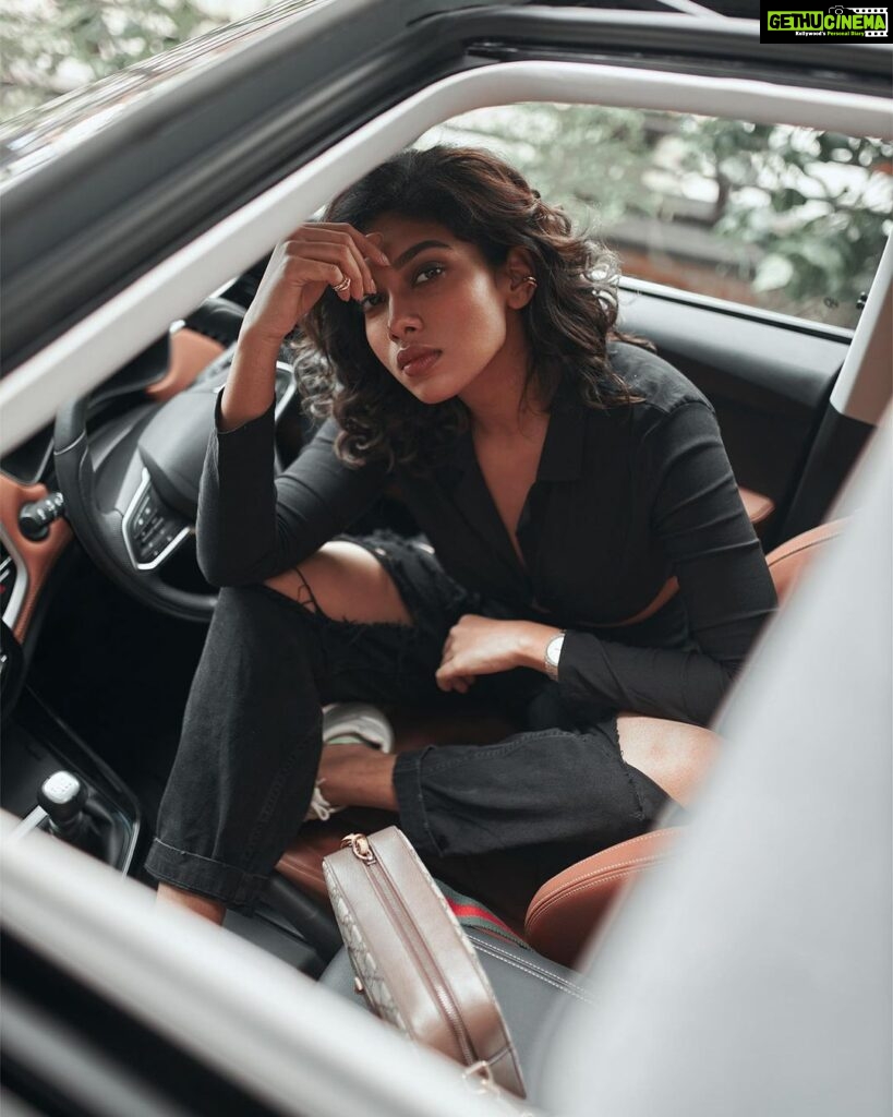 Actress Dushara Vijayan HD Instagram Photos and Wallpapers November ...