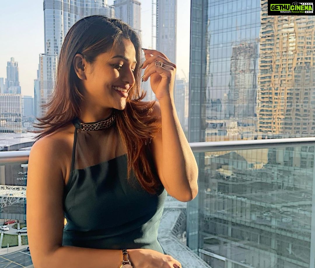 Actress Leesha HD Instagram Photos and Wallpapers June 2022 | Gethu Cinema