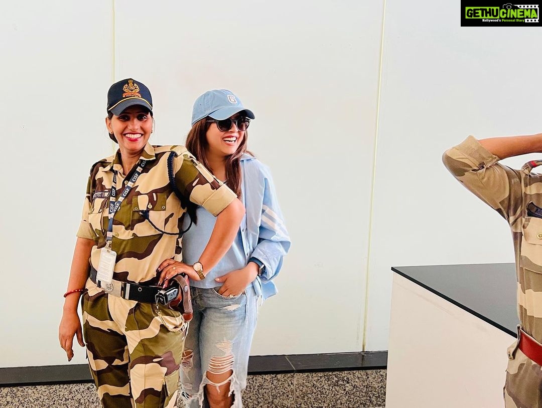 Mahima Chaudhry Instagram – Pleased to get shot with the ‘ all woman squad’. , cisf security at ...
