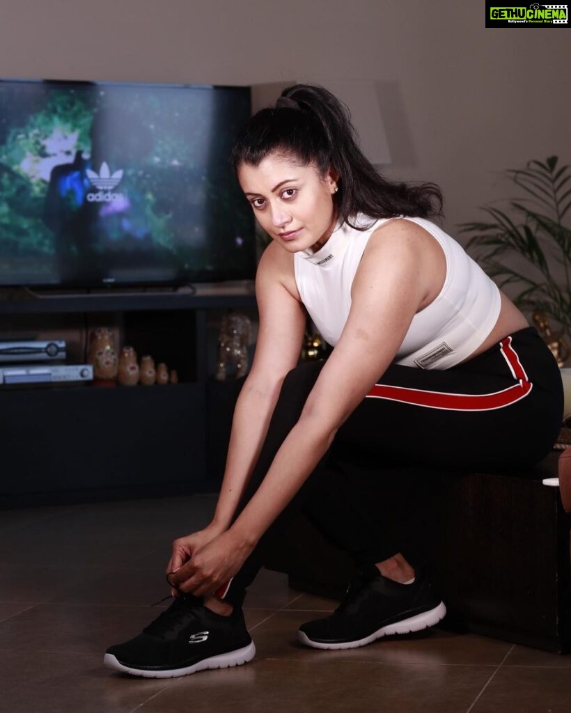 Actress Reenu Mathews HD Instagram Photos and Wallpapers May 2022 ...