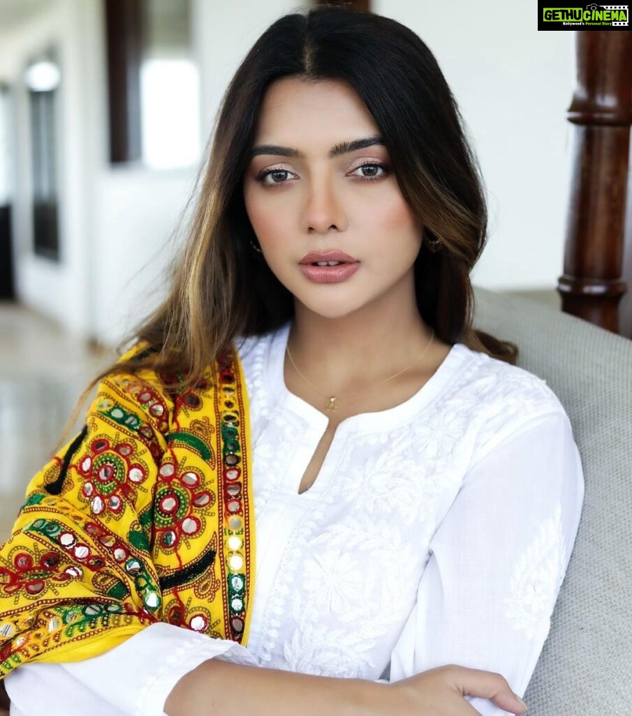 Actress Ruhi Singh HD Photos and Wallpapers April 2022 | Gethu Cinema