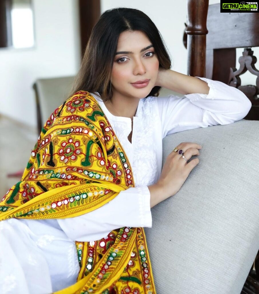 Actress Ruhi Singh HD Instagram Photos and Wallpapers April 2022 ...