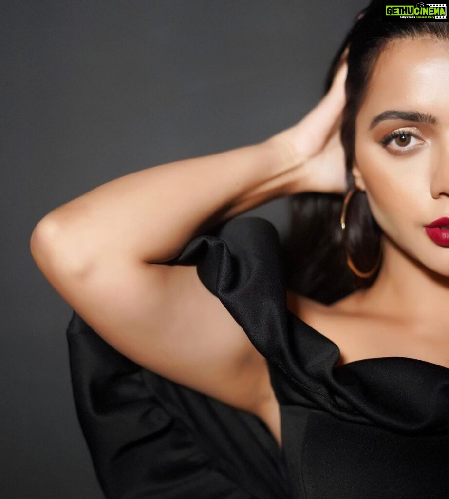 Actress Ruhi Singh HD Instagram Photos and Wallpapers April 2022 ...