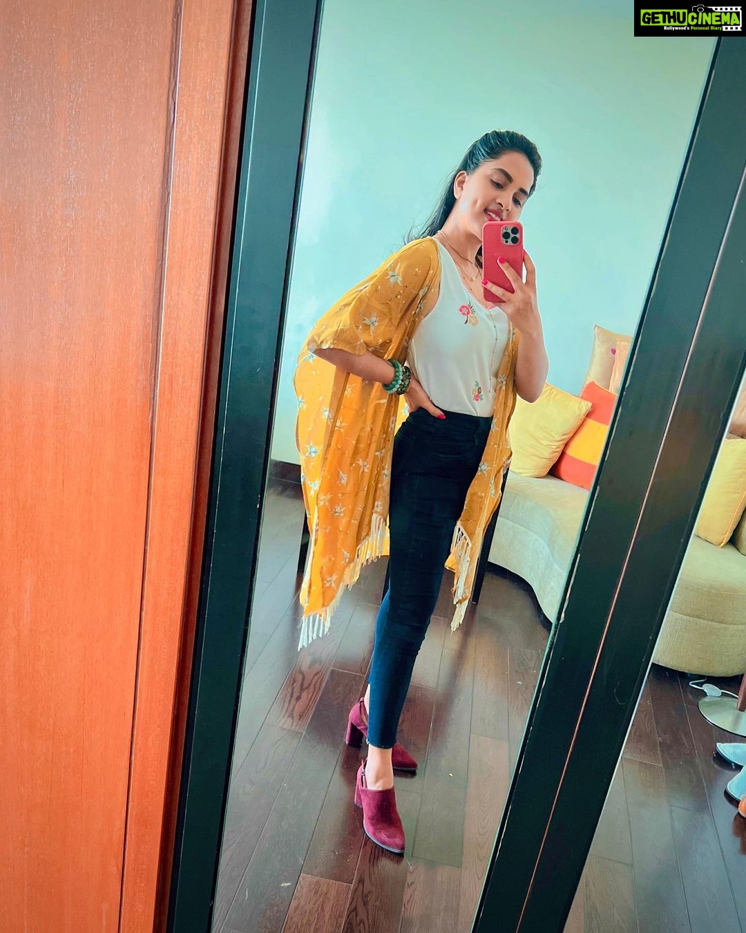 Srushti Dange Instagram – No. 1 Sothu mootai girl 👧🐥 | Gethu Cinema