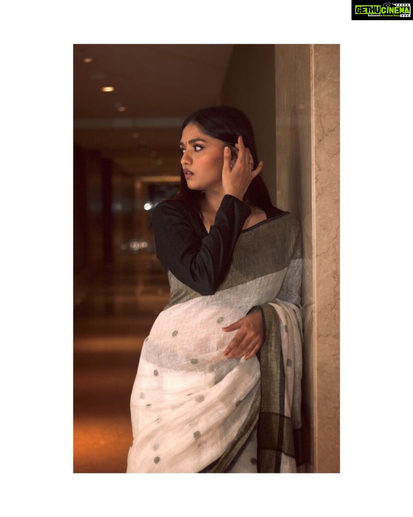 Actress Sunaina HD Photos and Wallpapers August 2021 | Gethu Cinema