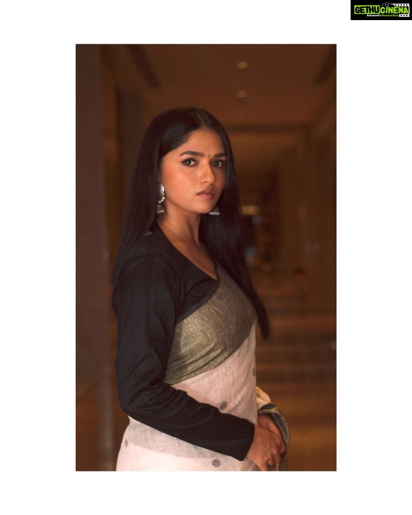 Actress Sunaina HD Photos and Wallpapers August 2021 | Gethu Cinema