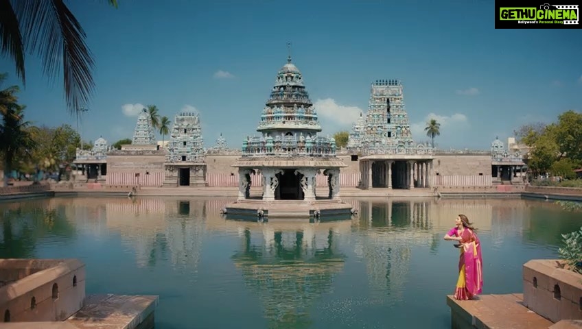 Trisha Instagram - Honoured to be back with the Pothys family🥰 - Gethu ...