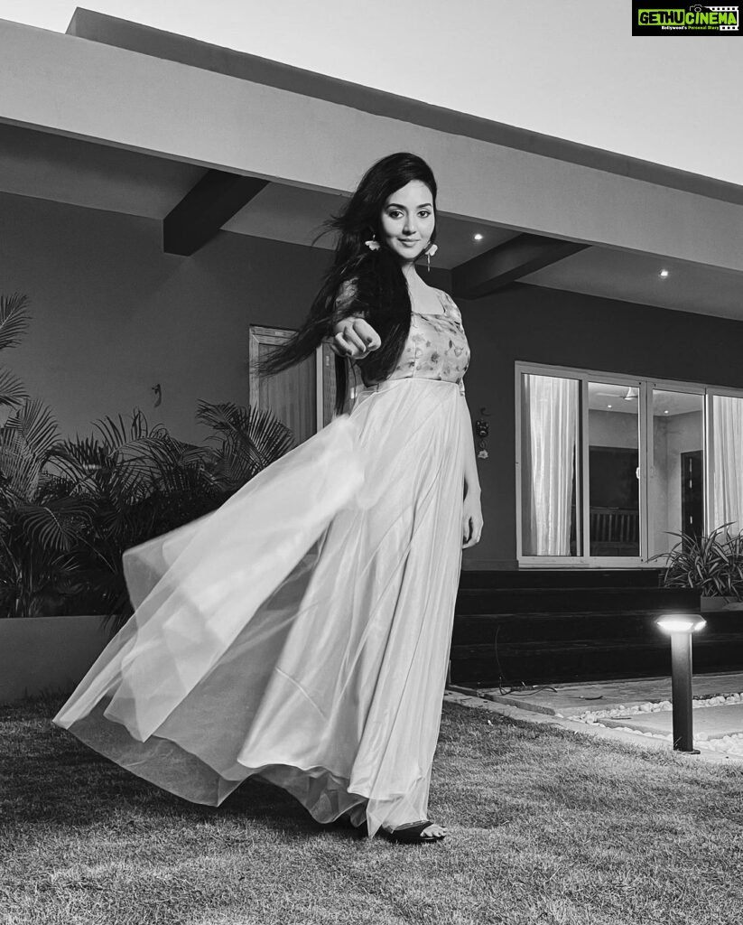 Actress Vidhya HD Instagram Photos and Wallpapers April 2022 | Gethu Cinema