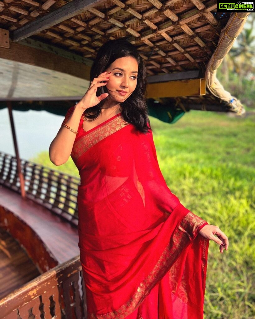 Actress Vidhya HD Instagram Photos and Wallpapers April 2022 | Gethu Cinema
