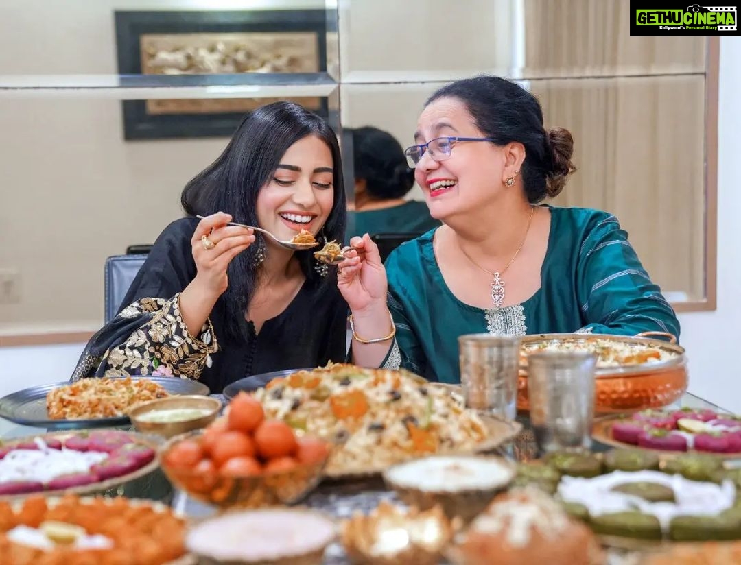 Amrita Rao Instagram – Happy Mother’s Day to all the L😍vely Moms out ...