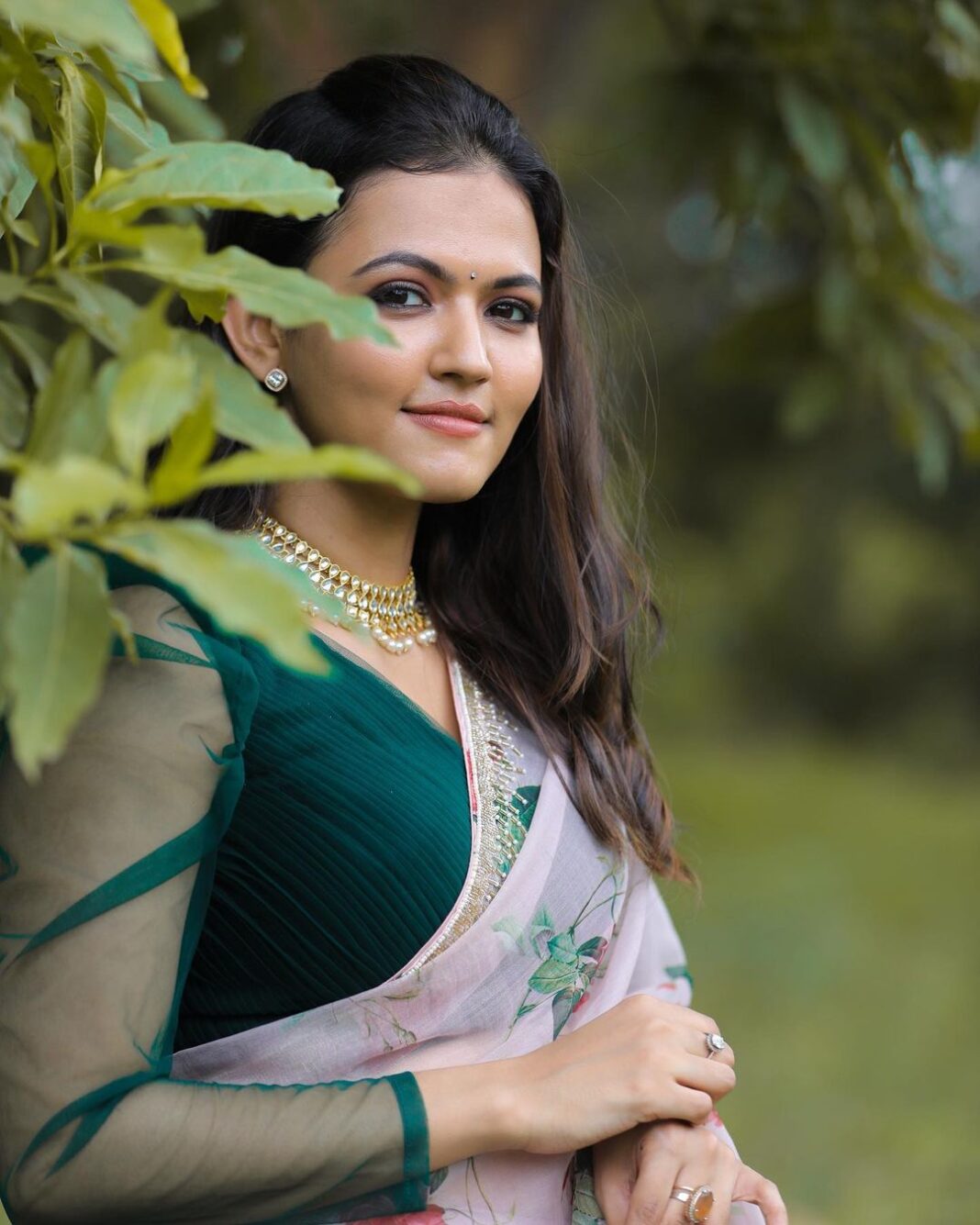 Actress Aparna Das HD Photos and Wallpapers May 2022 - Gethu Cinema