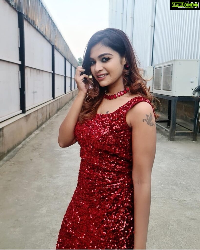 Dharsha Gupta Instagram – 💗🖤Always be like a water. Float in the times ...