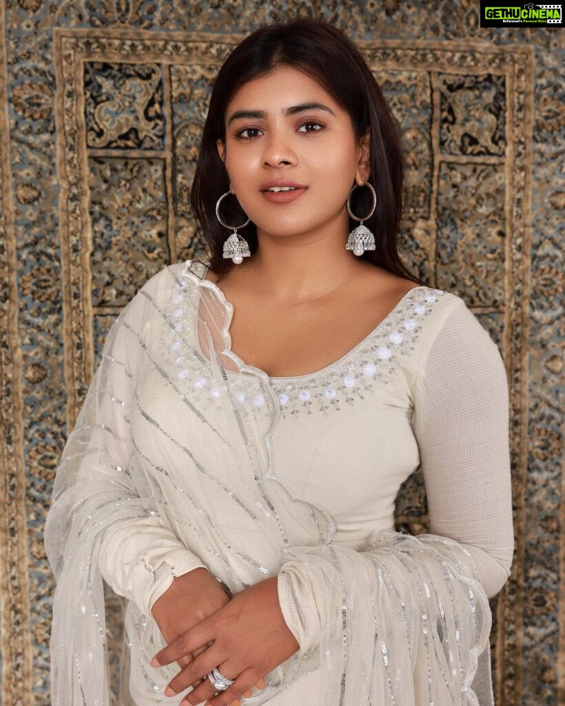 Actress Hebah Patel HD Photos and Wallpapers May 2022 | Gethu Cinema