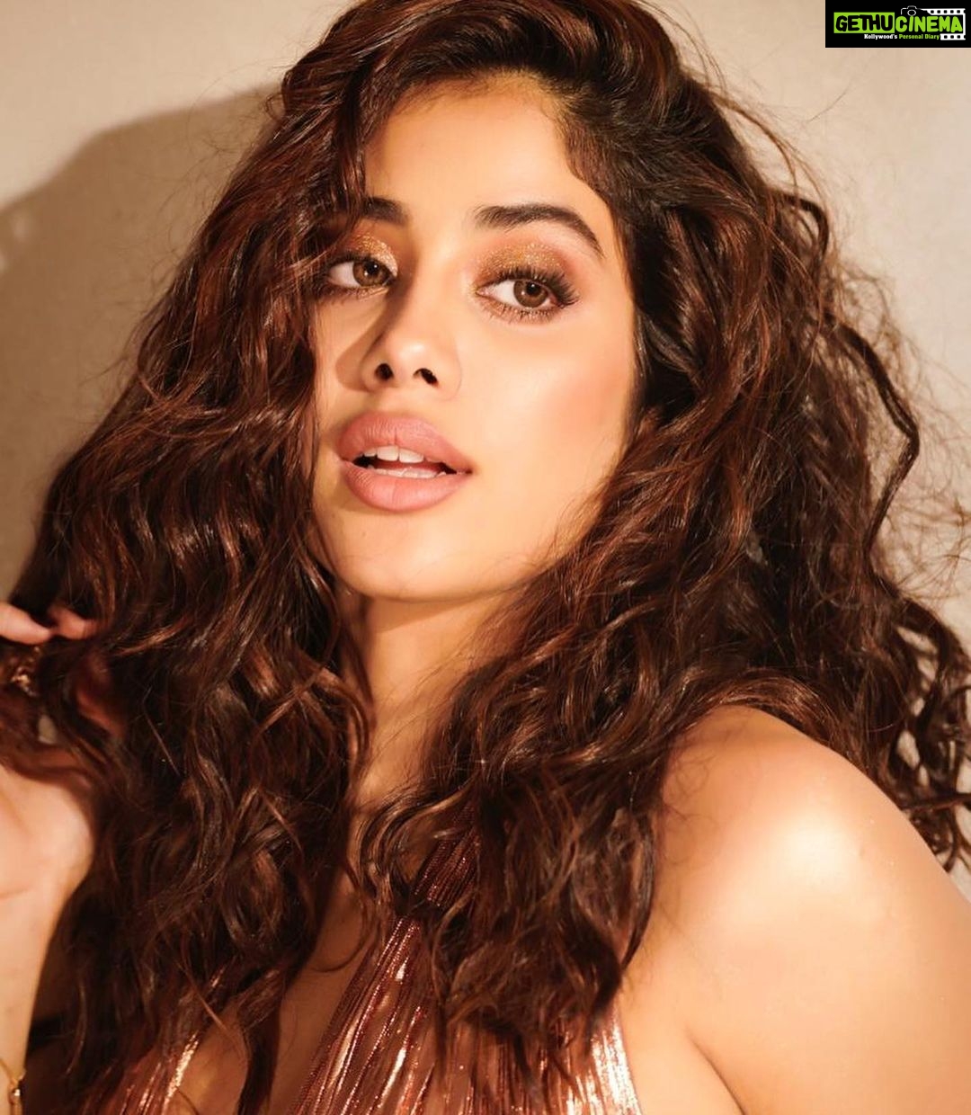 Actress Janhvi Kapoor HD Instagram Photos and Wallpapers October 2019 ...