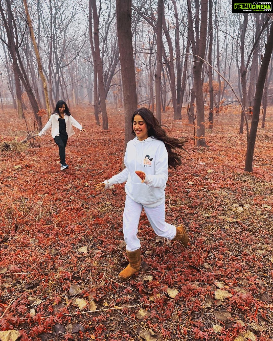 Janhvi Kapoor Instagram – cold/mess | Gethu Cinema