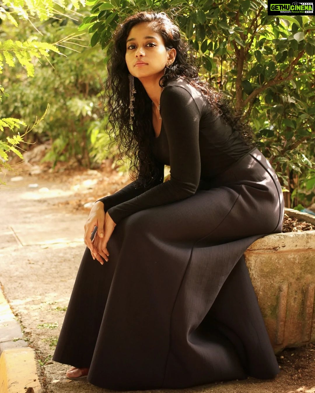 Actress Krisha Kurup HD Photos and Wallpapers May 2022 - Gethu Cinema