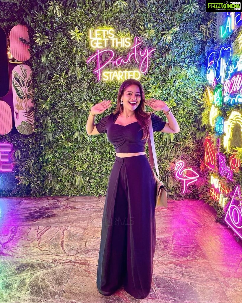 Actress Leesha HD Instagram Photos and Wallpapers June 2022 | Gethu Cinema