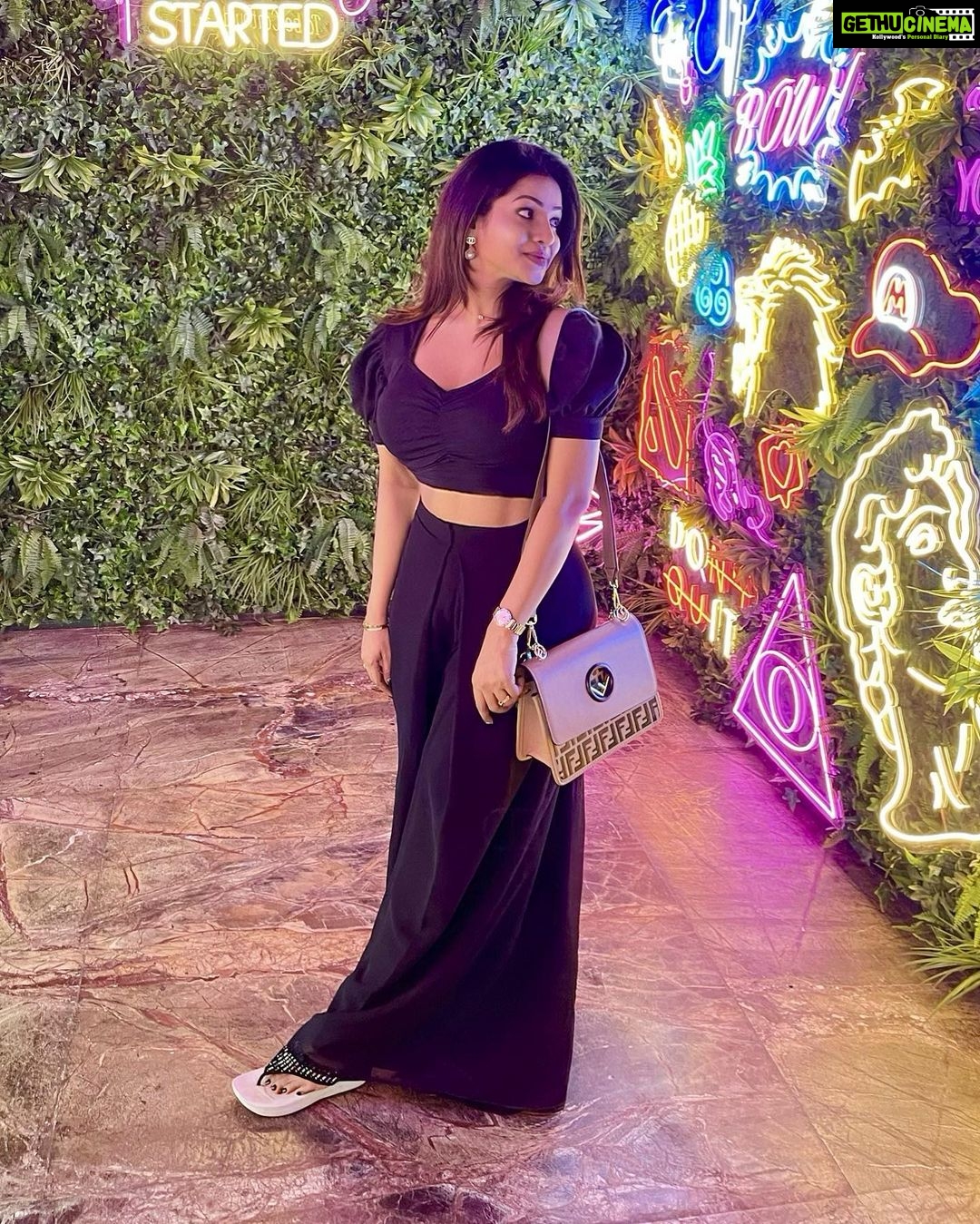 Leesha Instagram – 𝗧𝗵𝗲 𝗼𝗻𝗹𝘆 𝘁𝗶𝗺𝗲 𝘂 𝘀𝗵𝗼𝘂𝗹𝗱 𝗲𝘃𝗲𝗿 𝗹𝗼𝗼𝗸 𝗯𝗮𝗰𝗸, 𝗶𝘀 𝘁𝗼 𝘀𝗲𝗲 𝗵𝗼𝘄 ...